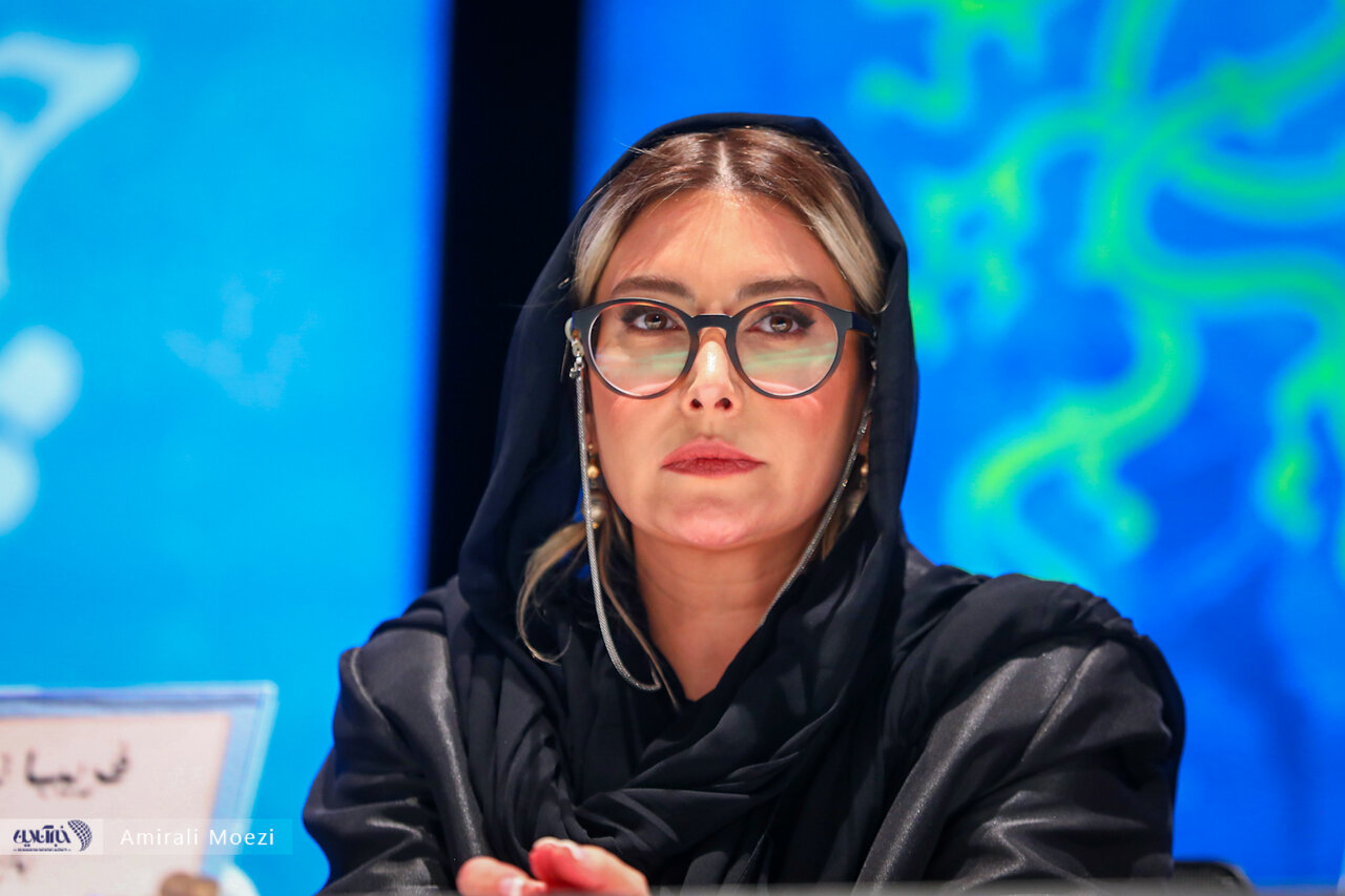 نگاه کنید به | Fariba naderi: فیلمنامه کامل بود و مقاله را پذیرفت/من ...